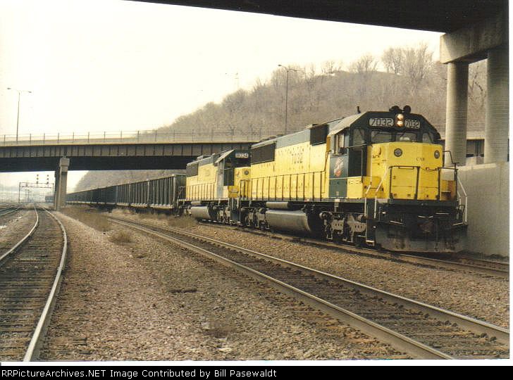CNW 7032 eases a Alma coal train into the yard
